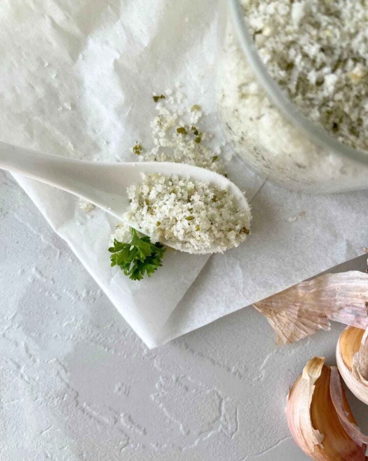 Garlic Parsley Salt - CookinUpLife